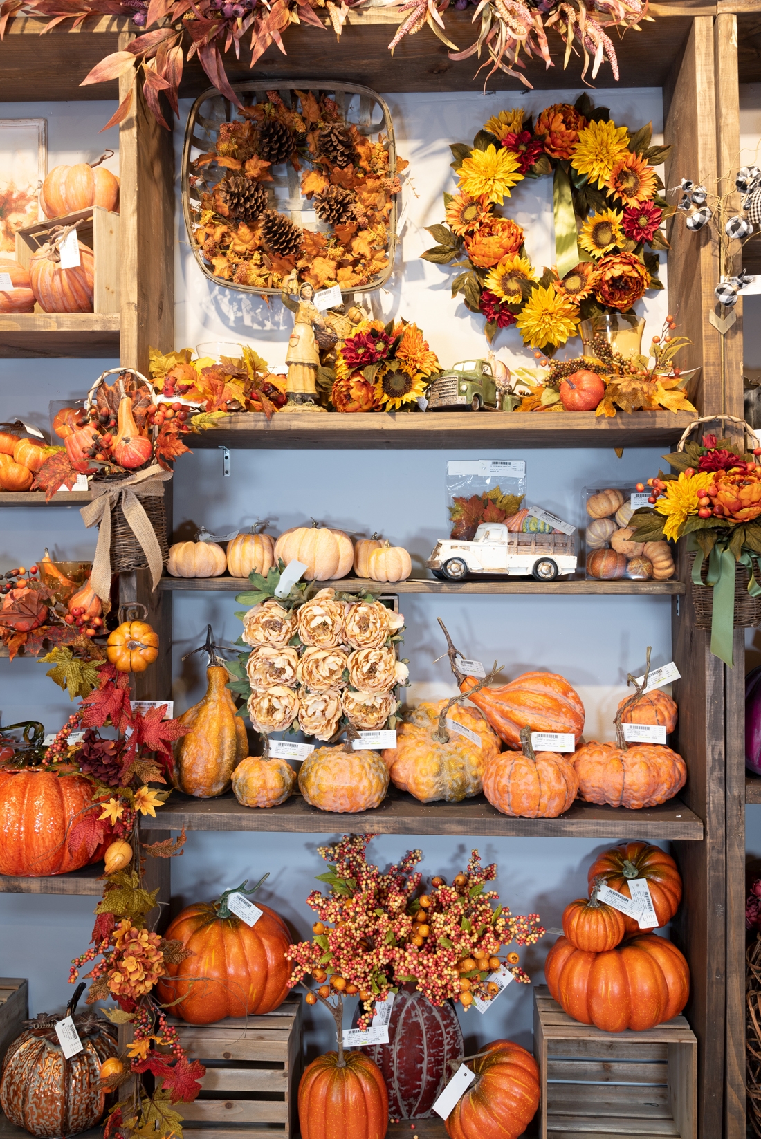 Christmas Showroom Theme Fallin In Love