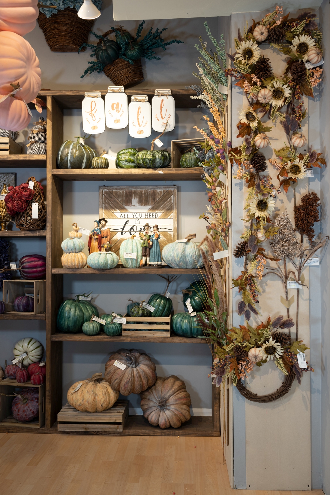 Christmas Showroom Theme Fallin In Love